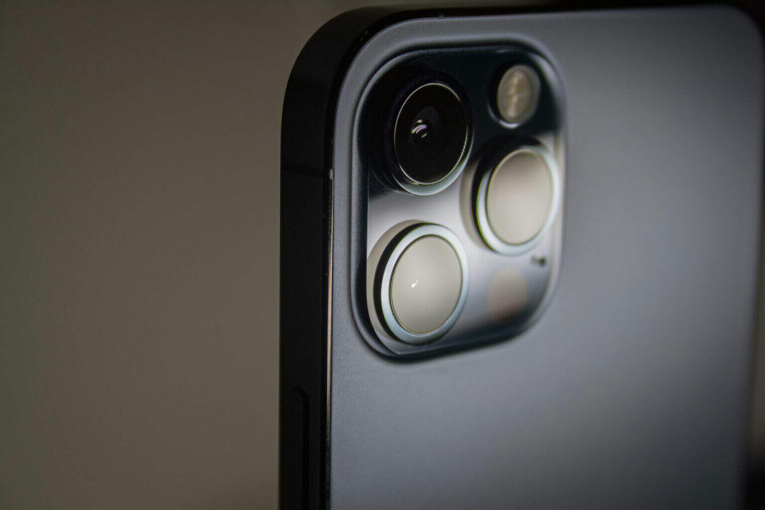 LiDAR in Smartphone Photography - 9meters